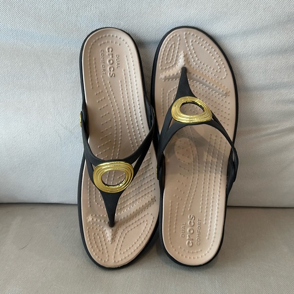 CROCS | Shoes | Crocs Sanrah Beveled Circle Slippers Size | Poshmark